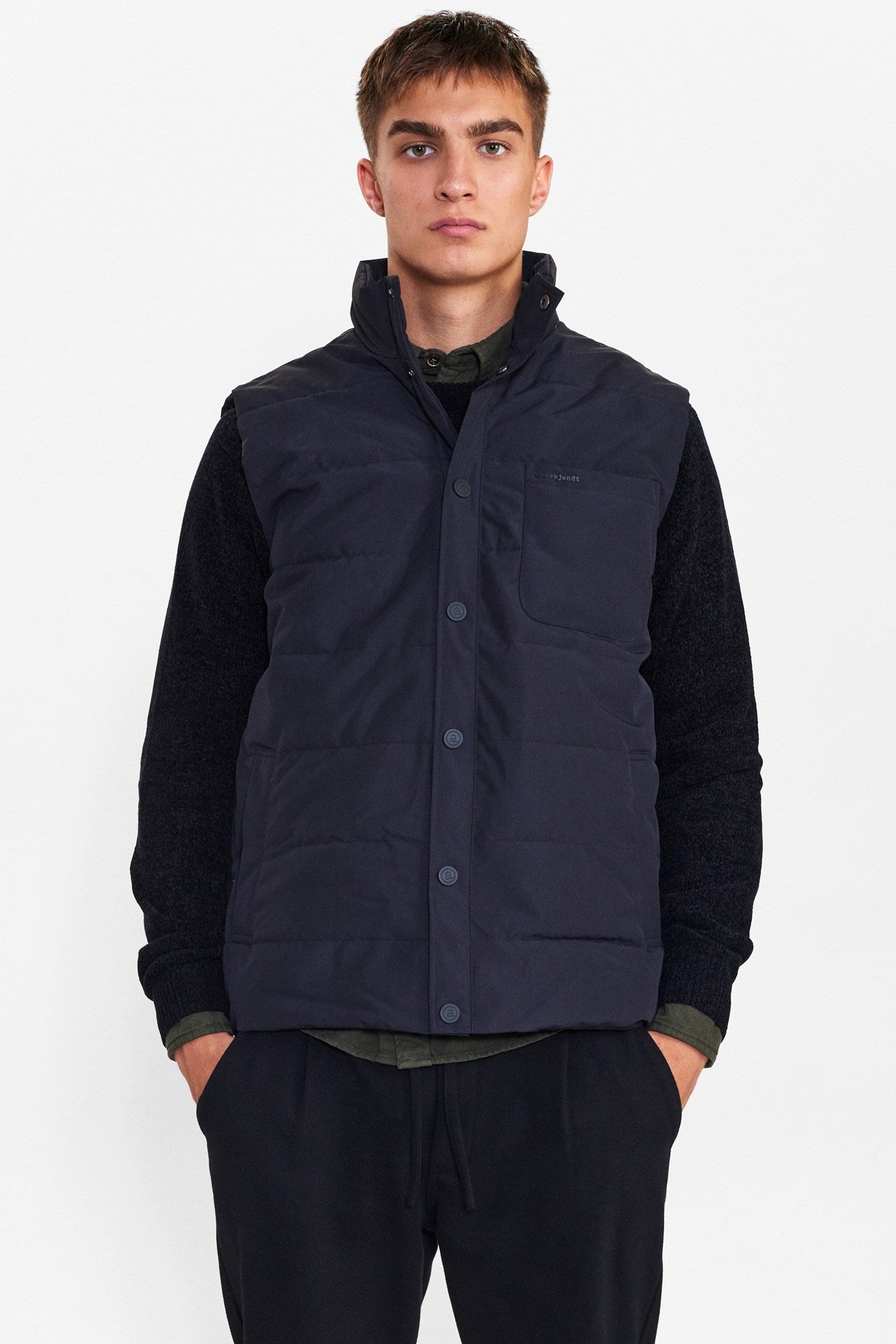 AKRASMUS PUF VEST - Caviar